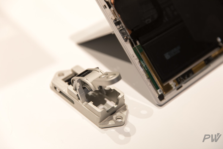 新 Surface Pro 打头阵，微软在上海滩放肆秀了一把硬实力_凤凰资讯