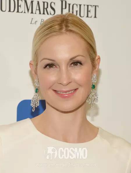 《绯闻女孩》已完结5年，49岁Kelly怎么比那时还年轻_凤凰资讯