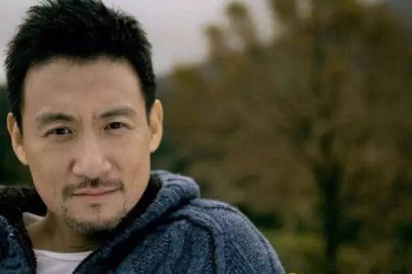 张学友56岁了：“爱唱歌的神经病”，为何能成为这个时代最珍贵的歌神？