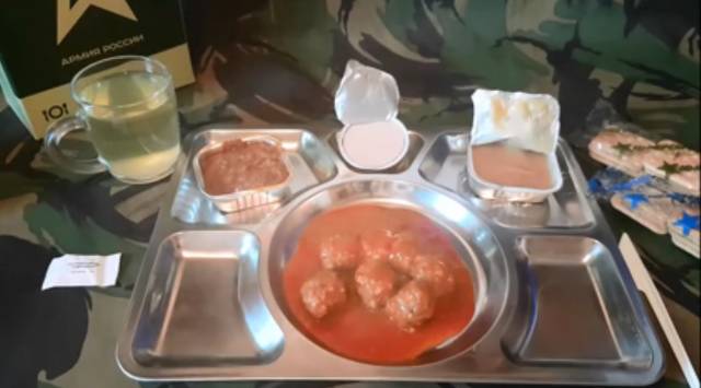 多国单兵口粮汇聚一堂：吃了我军这款，这个外国人停不下来了……_凤凰资讯