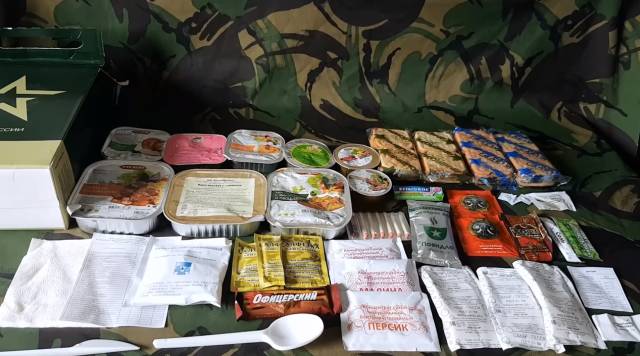 多国单兵口粮汇聚一堂：吃了我军这款，这个外国人停不下来了……_凤凰资讯