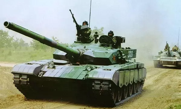 99A炮塔上一堆仪器都有啥用？专属装备一键闪瞎敌人狗眼__凤凰网