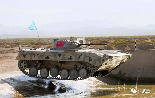 俄罗斯看到86A，感叹这个战车比自己改进的还好__凤凰网
