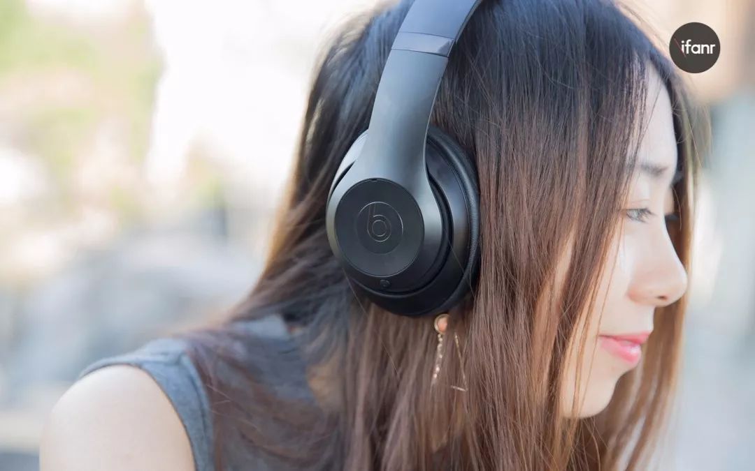 Beats Studio 3 评测：苹果系的第一款降噪耳机，究竟值不值 2888 元？_凤凰科技