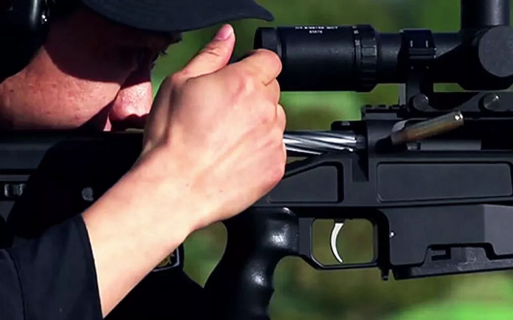 美国大兵保命小贴士：遭遇俄军狙击手 别逞能赶紧溜_凤凰资讯