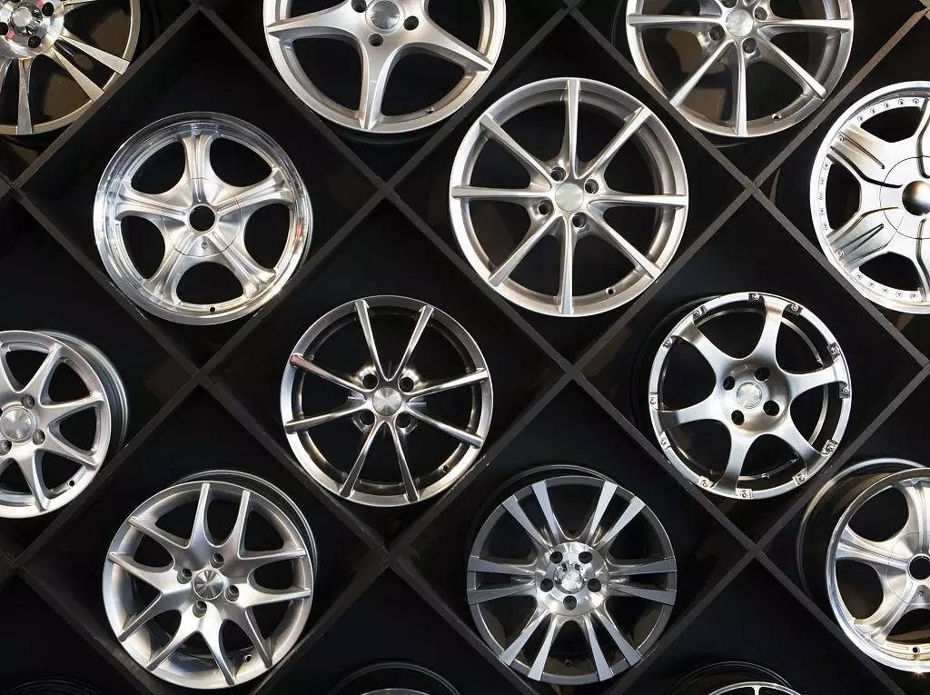 改装不走弯路：铸造？锻造？三分钟教你选对轮毂_凤凰网汽车_凤凰网