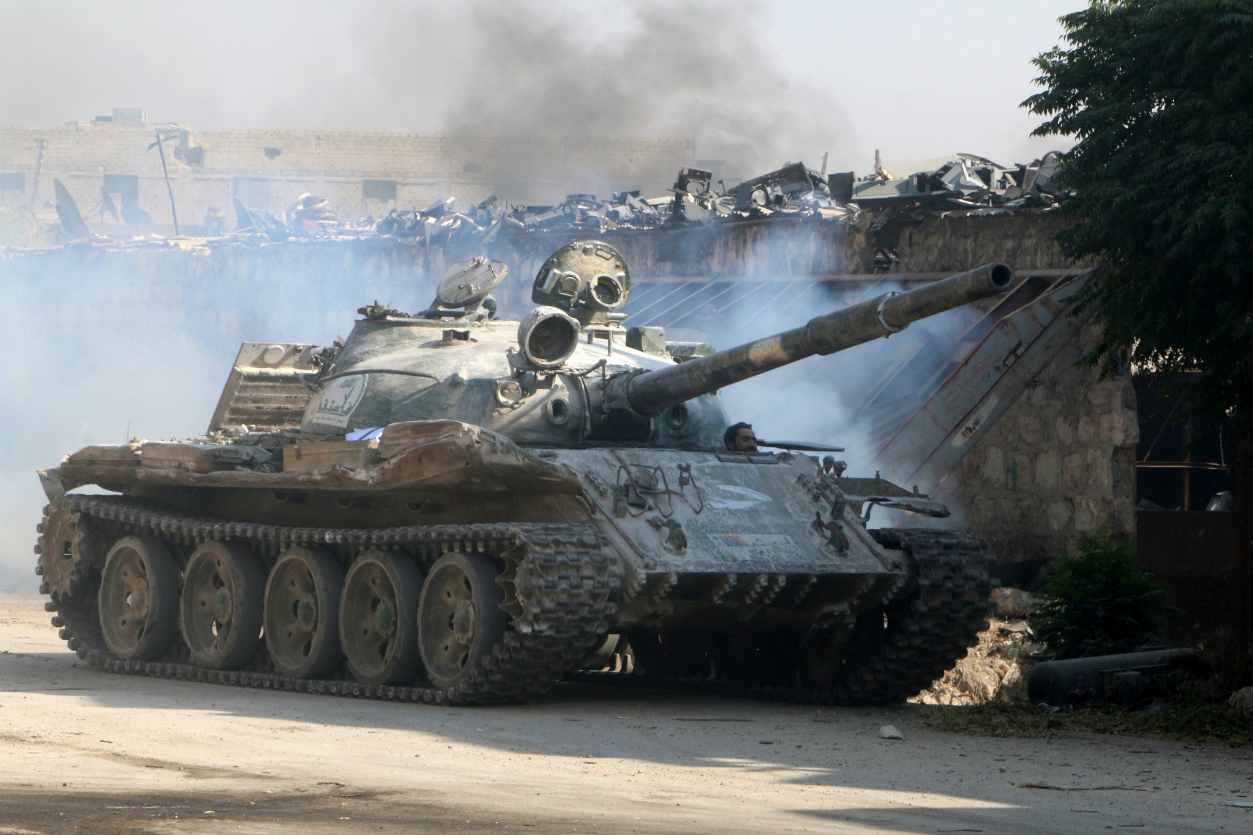 反对派武装藏身地道，和叙利亚政府军打巷战，俄罗斯：用钻地弹和他们打__凤凰网