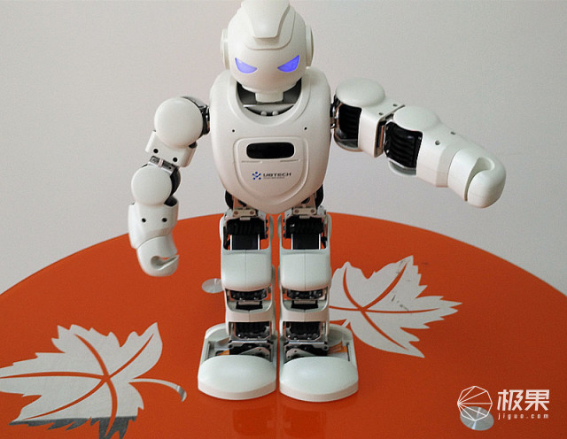 能唱会跳的Alpha Ebot，孩子的习惯养成伴侣 — 优必选 Alpha Ebot 机器人评测 | 视频_凤凰科技