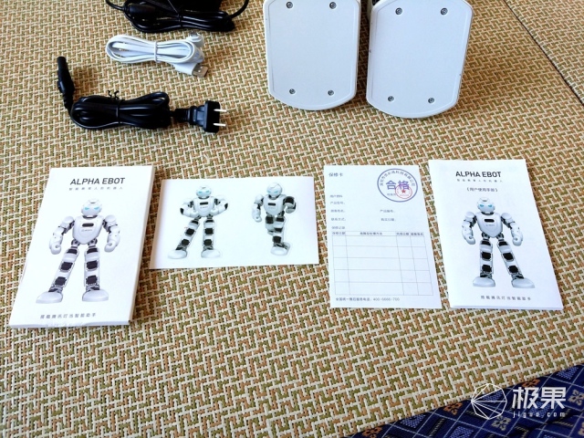 游戏学习兼备，Alpha Ebot 机器人陪伴孩子快乐成长_凤凰科技