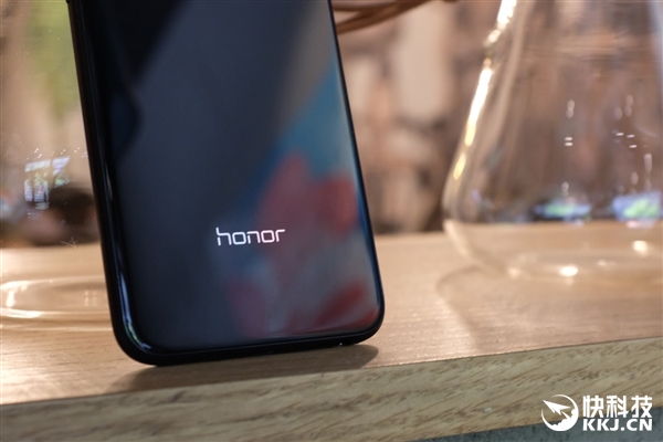 荣耀9i首发图赏：华为荣耀9i真机图赏_凤凰科技