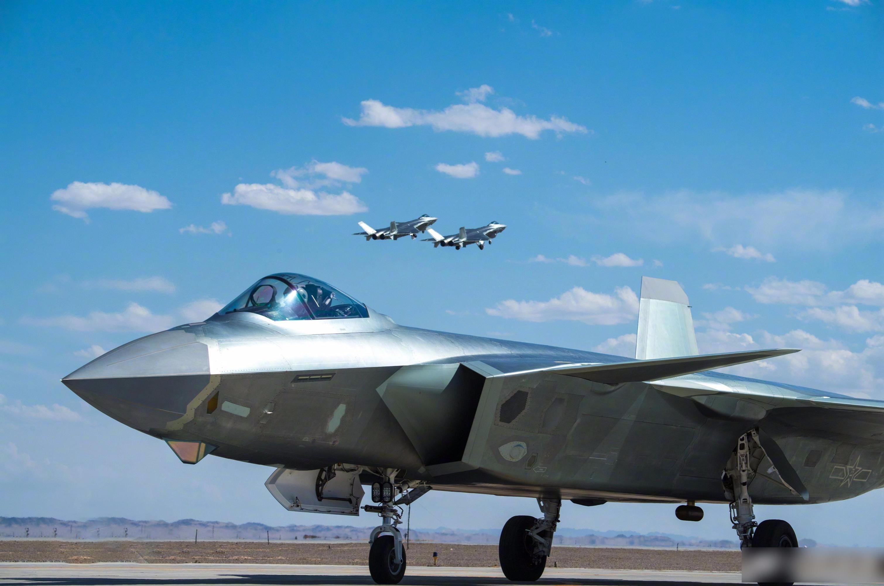 CHINA exhibe su caza stealth J-20 Mighty Dragon - Foro Coches