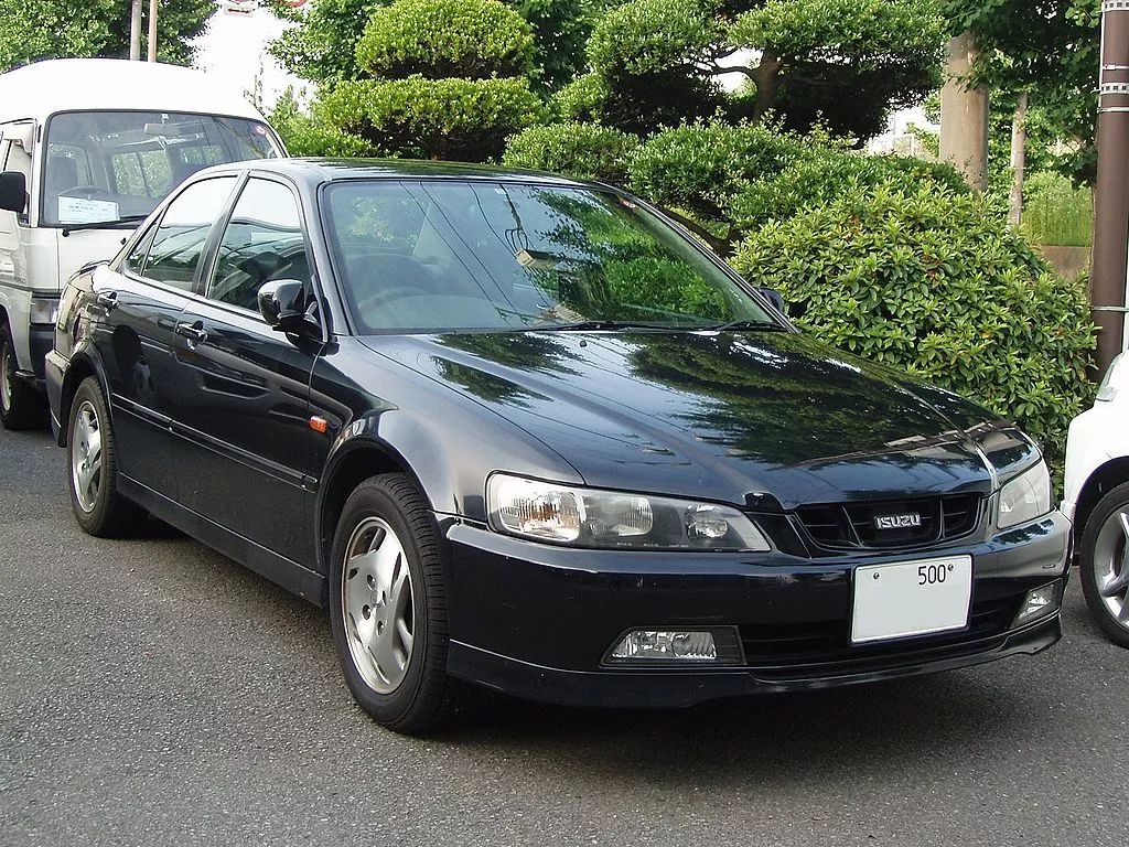这是ISUZU最后一款轿车 一换代居然由力狮变成雅阁_凤凰网汽车_凤凰网