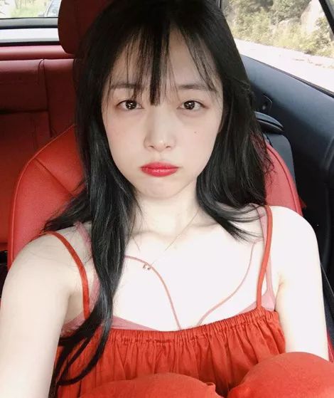 全韩国都求她别发照片了！这位仙女的日常太刺激了..._凤凰网