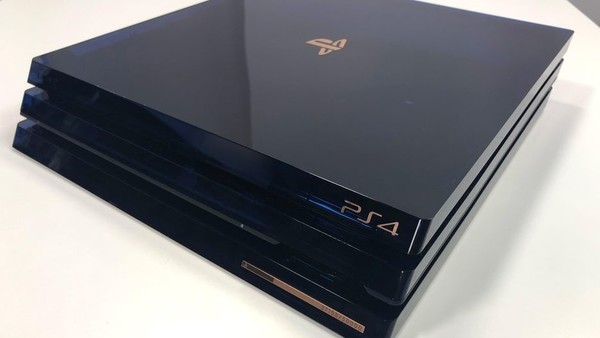 来自深海的透明蓝 限量版PS4 Pro赏析_凤凰网
