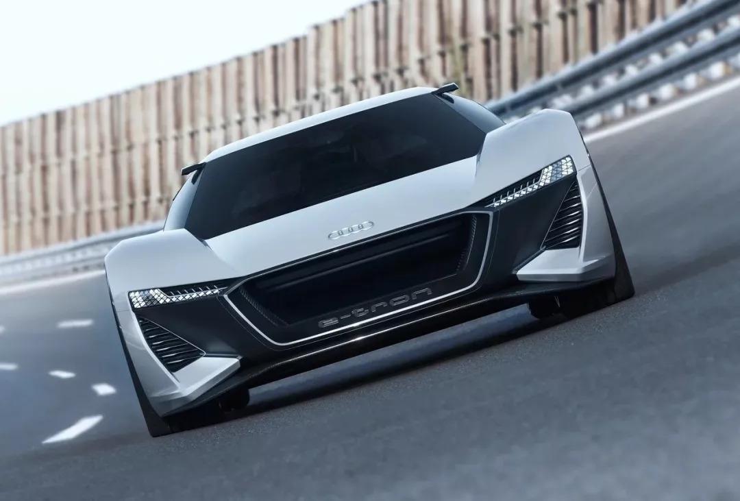 奥迪PB18 e-tron圆石滩车展全球首发！百公里加速2秒！_凤凰网汽车_凤凰网