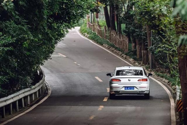 试驾全新一代CC：不需要挣钱养家，只负责貌美如花_凤凰网汽车_凤凰网