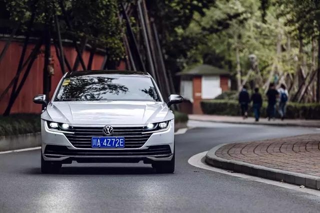 试驾全新一代CC：不需要挣钱养家，只负责貌美如花_凤凰网汽车_凤凰网