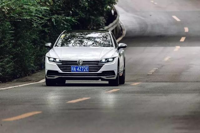 试驾全新一代CC：不需要挣钱养家，只负责貌美如花_凤凰网汽车_凤凰网