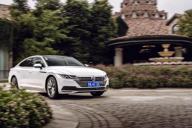 试驾全新一代CC：不需要挣钱养家，只负责貌美如花_凤凰网汽车_凤凰网