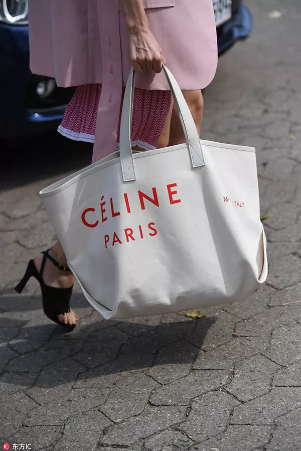新CELINE的时代来临了 经典手袋再不抢就没啦！_凤凰时尚